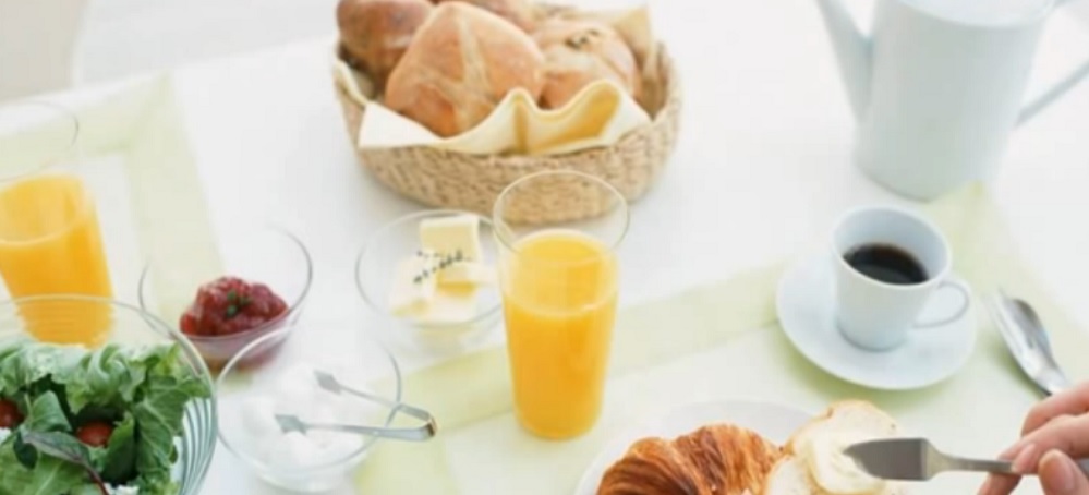 ¿Qué pasa si desayuno a las 12? [Actualizado 2025]
